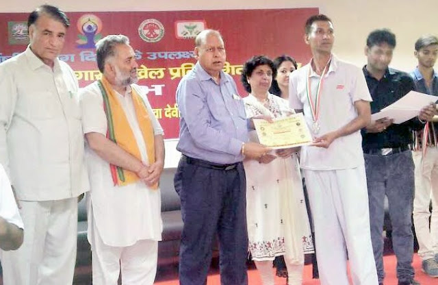 SILVER WIN FOR YOGA ENTHUSIAST MANMOHAN GUPTA - Dwarka Parichay